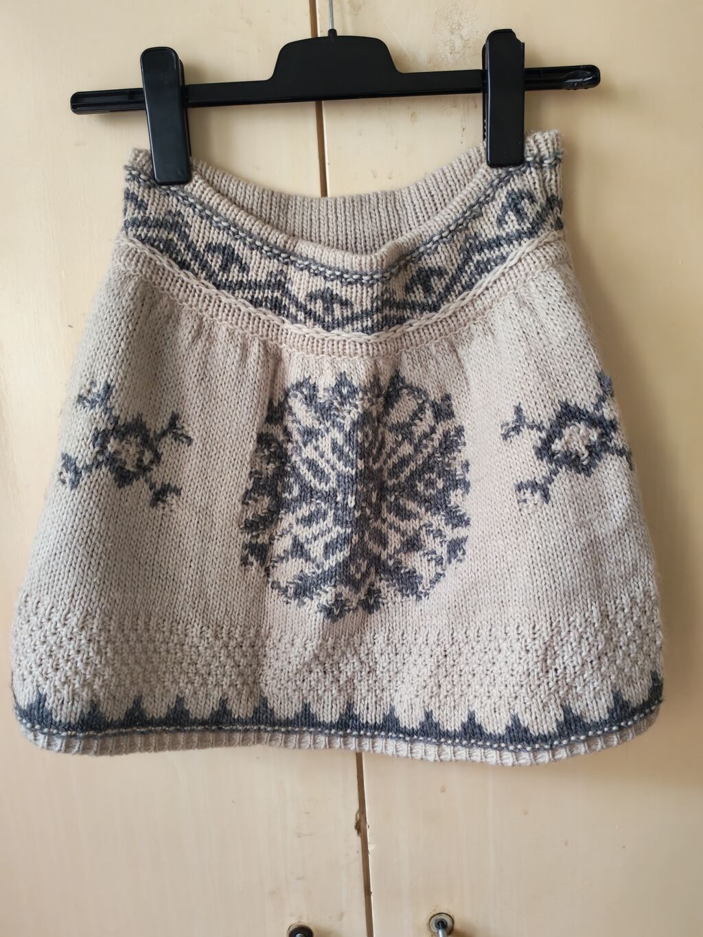 ZARA KNIT pletena suknja, veličina S (EUR S / USA S / MEX 26). Model u