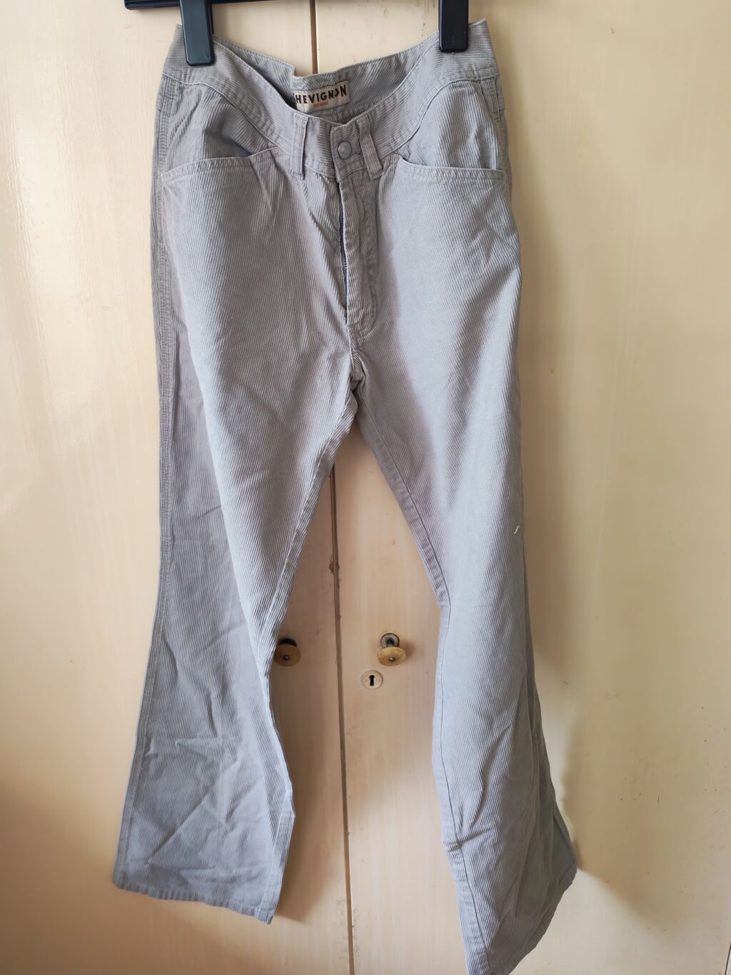 Chevignon Denim pantalone – sive, od somota (rebrasti kord), klasičan