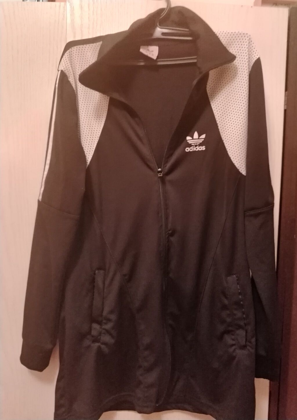 Original Adidas duks ili kao jaknica Veličina L ali više je za M