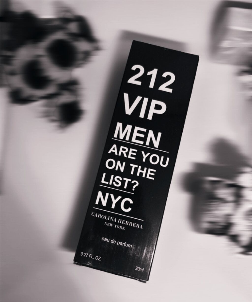 Carolina Herrera 212 VIP Men 20 ml Miris sadrži note kože, začina