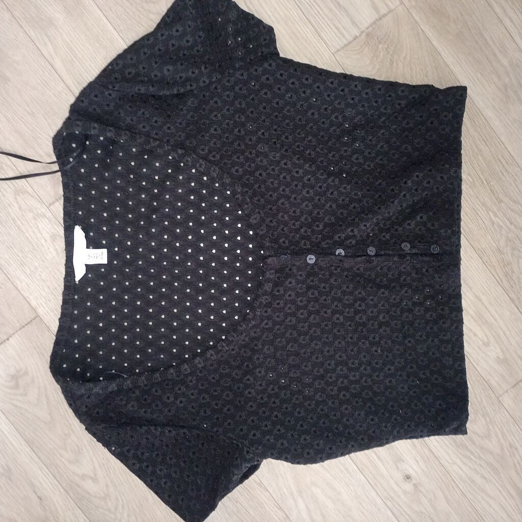 H&M ženska bluza/majica kratkih rukava u crnoj boji. - Model