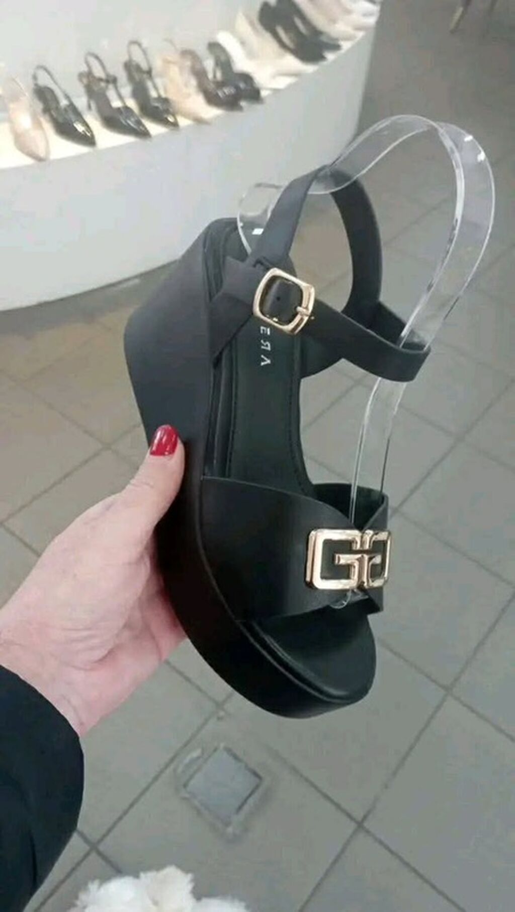 Proleće je tu    Stigli su nam novi modeli    Dostupni brojevi 36-41