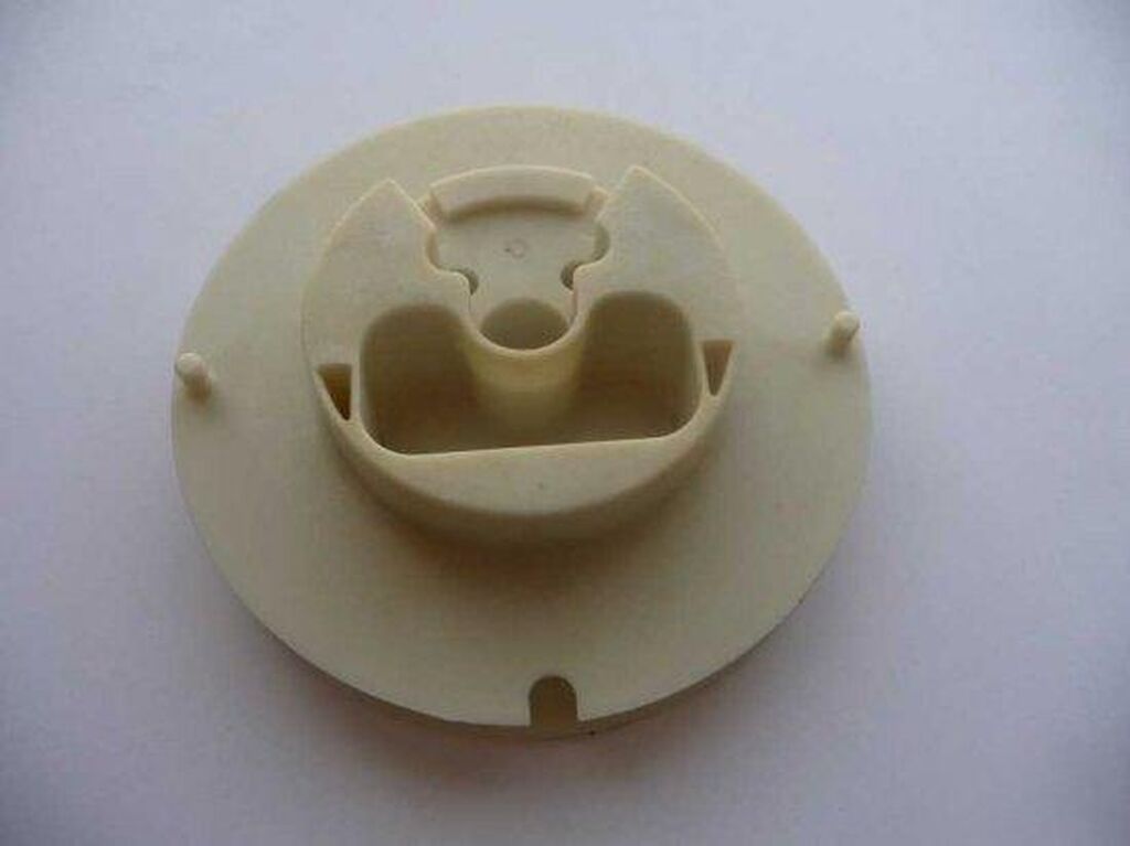 Plastični nosač/okretni disk za glavu brijača (rotacioni segment) –