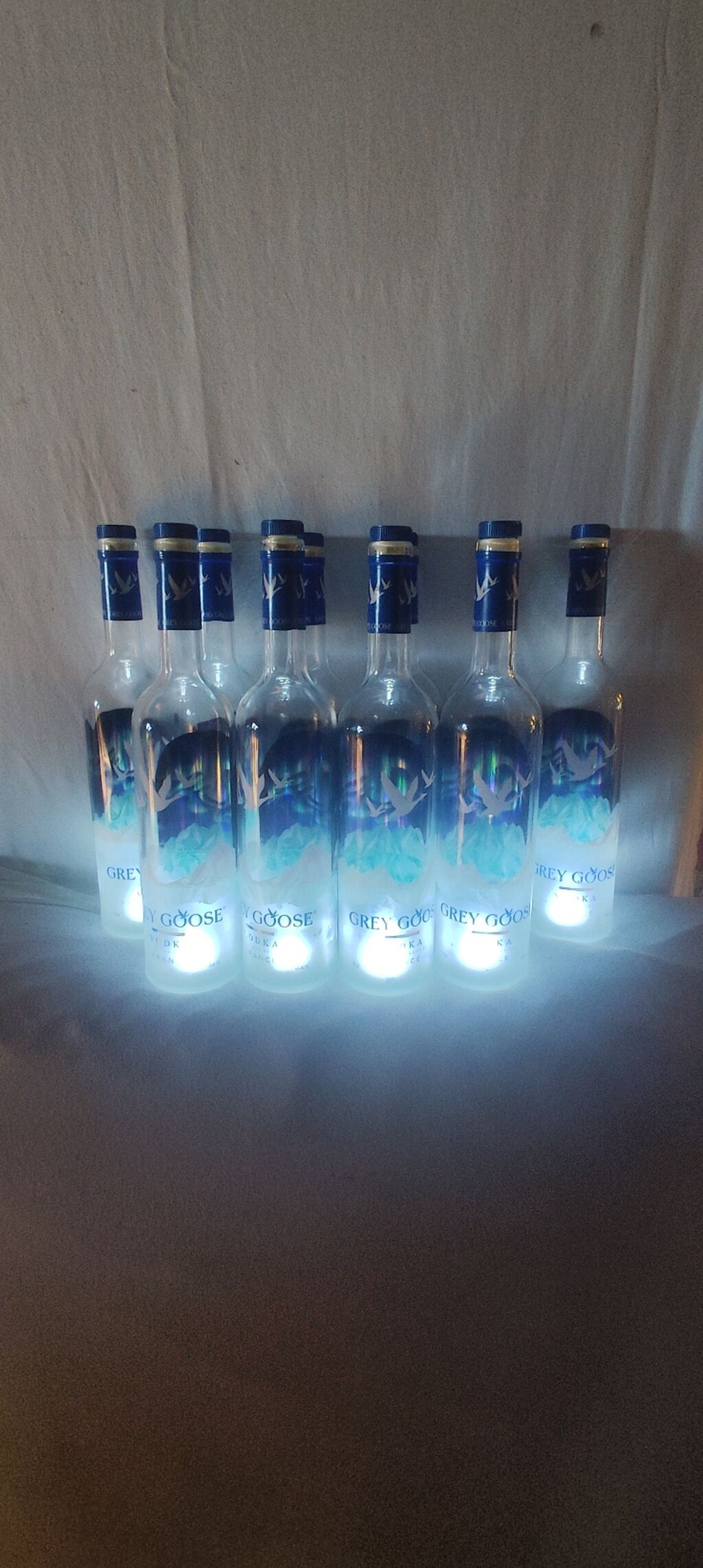 Prazne flaše od Grey Goose od 0.7l svetlece Prodajem Prazne flase od