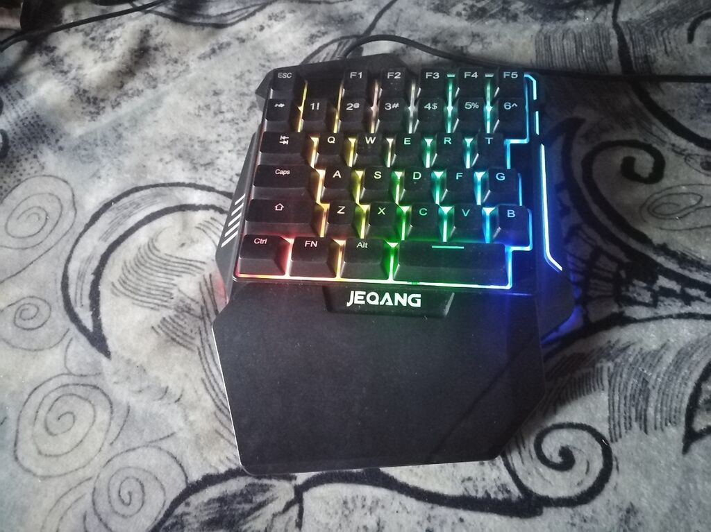 Gaming keyboard single handed keyboard usb prikljucak bukvalno nije