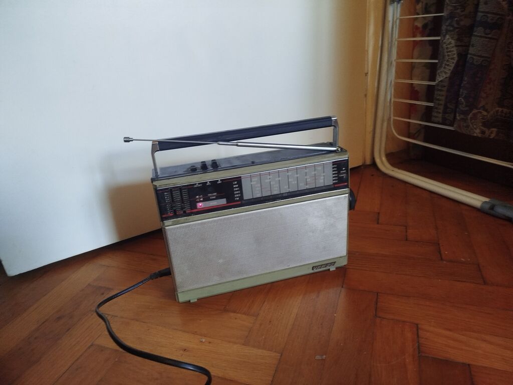 Stari retro tranzistor VEF 221 vintage radio