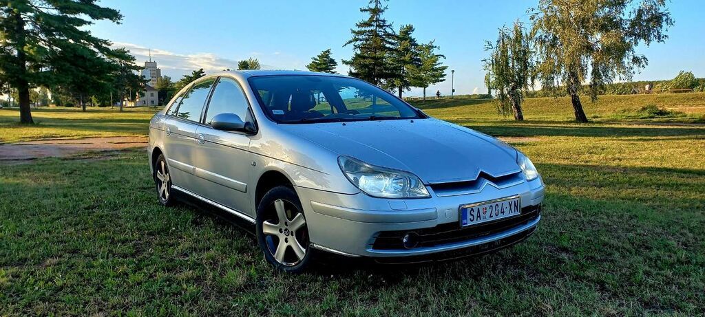 Citroën C5, limuzina, srebrna metalik boja. Karoserija i
