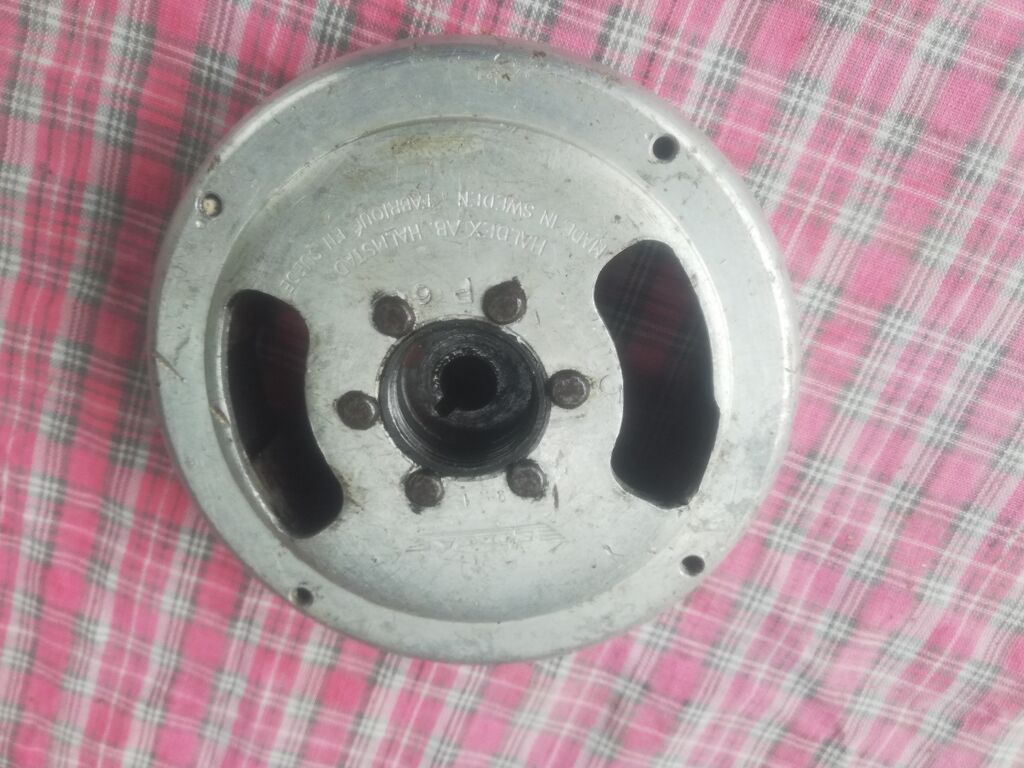 Beli magnet za t11 Za osovinu radilice 10 mm Cena fixsna Ispravano