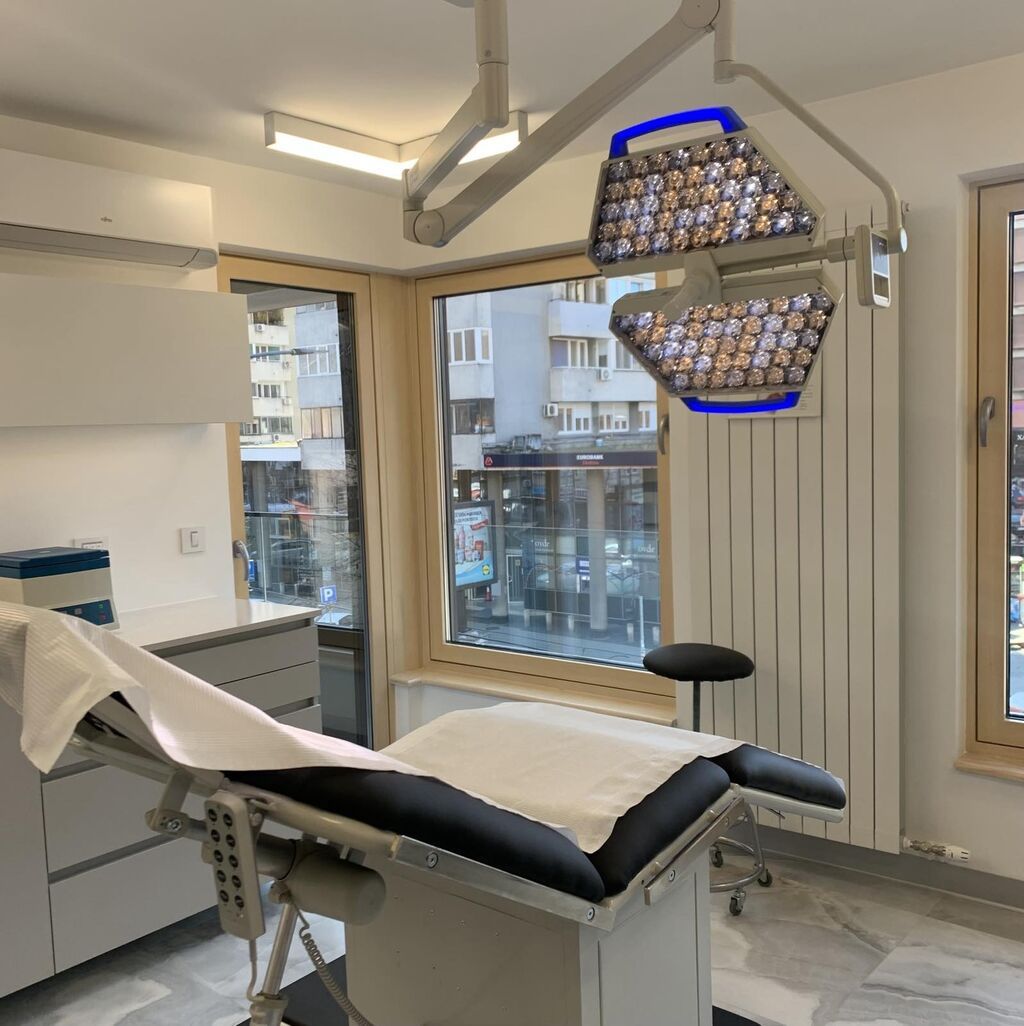 Hirurška operaciona lampa TRUMPF TL 5500, kupljena nova pre 3 god od