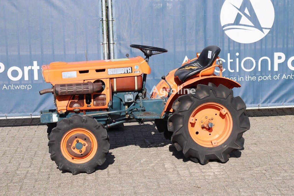 Prodaje se Kubota B7001 traktor točkaš na aukciji