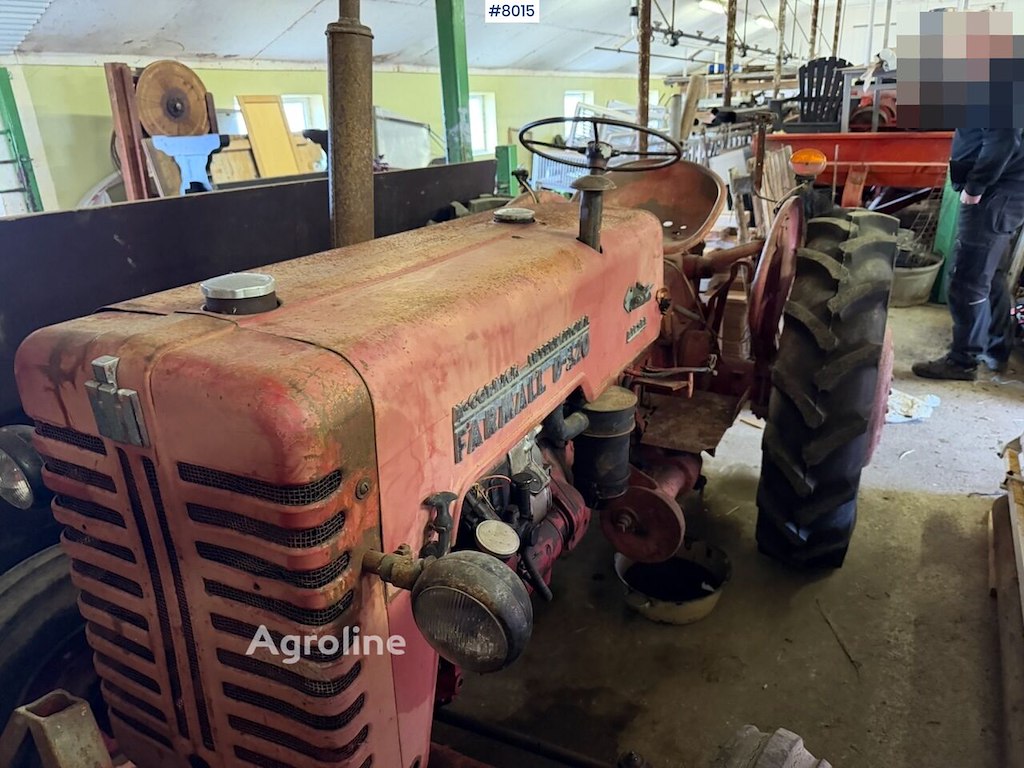 McCormick International Farmall D-320 traktor točkaš