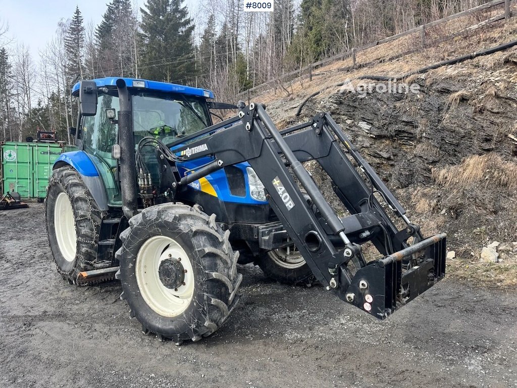 New Holland TS115A traktor točkaš