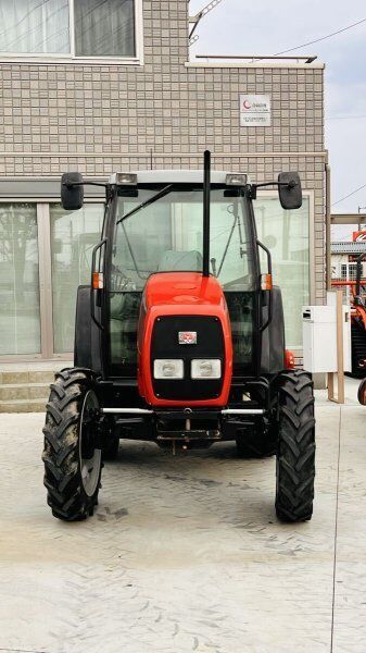 Massey Ferguson TRACTOR(Massey Ferguson) traktor točkaš