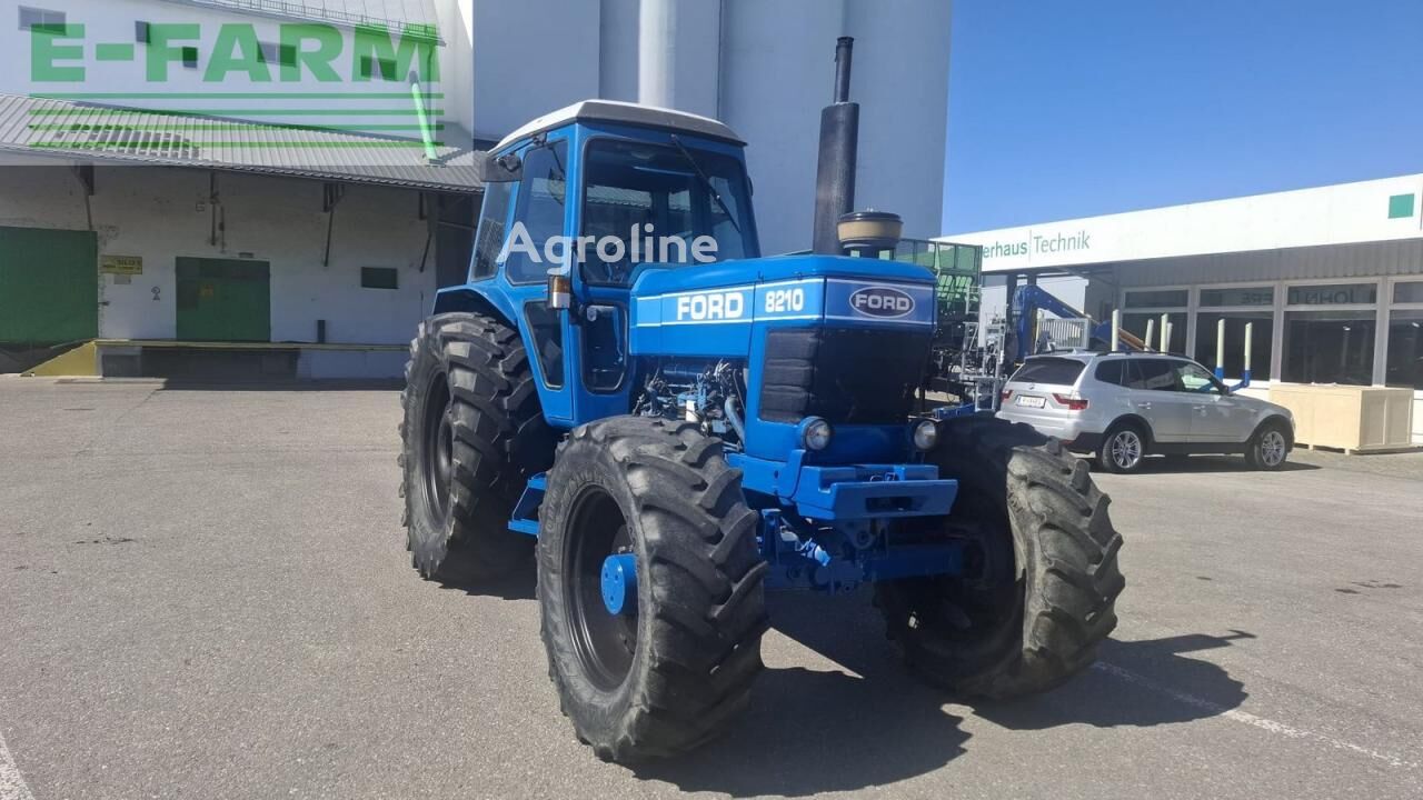Ford 8210 traktor točkaš