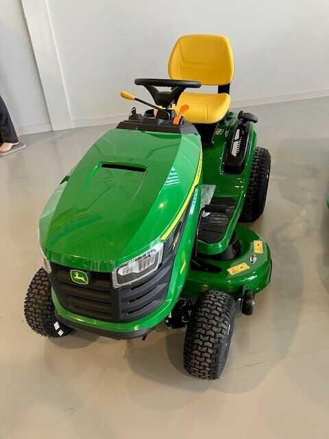 Novi John Deere X127 traktor kosilica