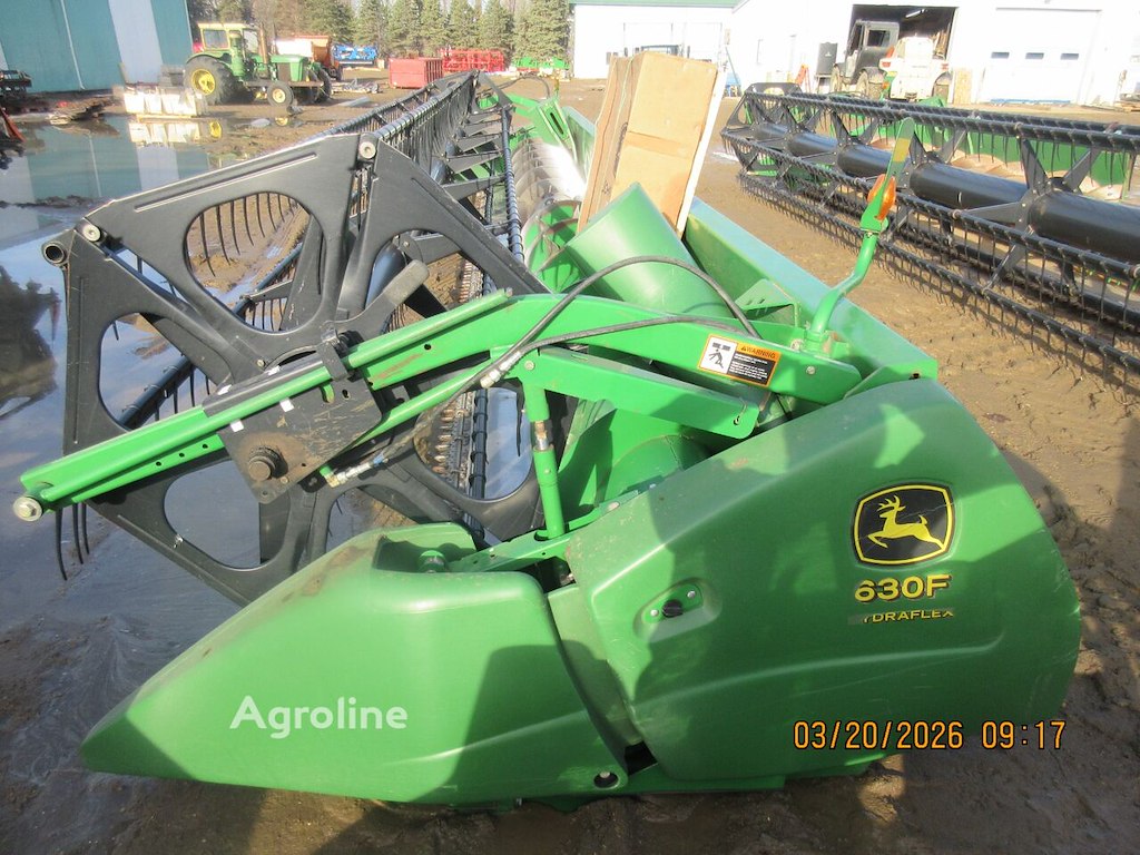 John Deere 630F 9,1 m HydraFlex ™ import z SShA, v dorozi adapter za žito