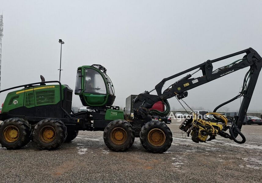 John Deere 1270G harvester