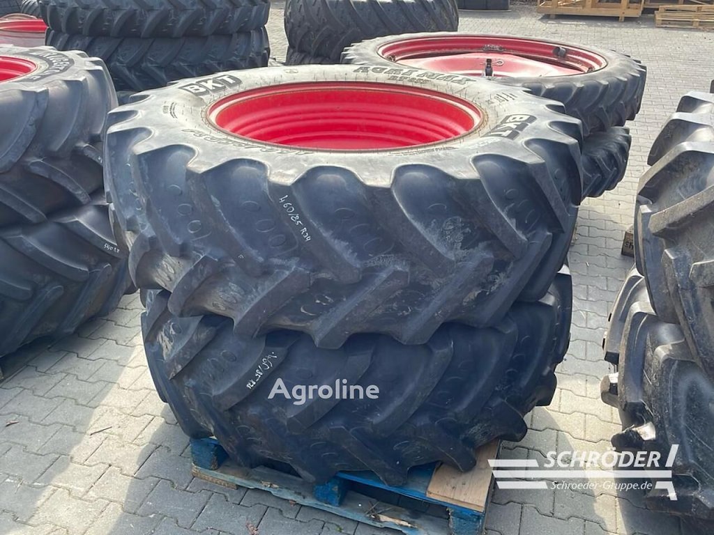 Fendt 2 X 460/85R34 + 2 X 520/85R46 BKT točak
