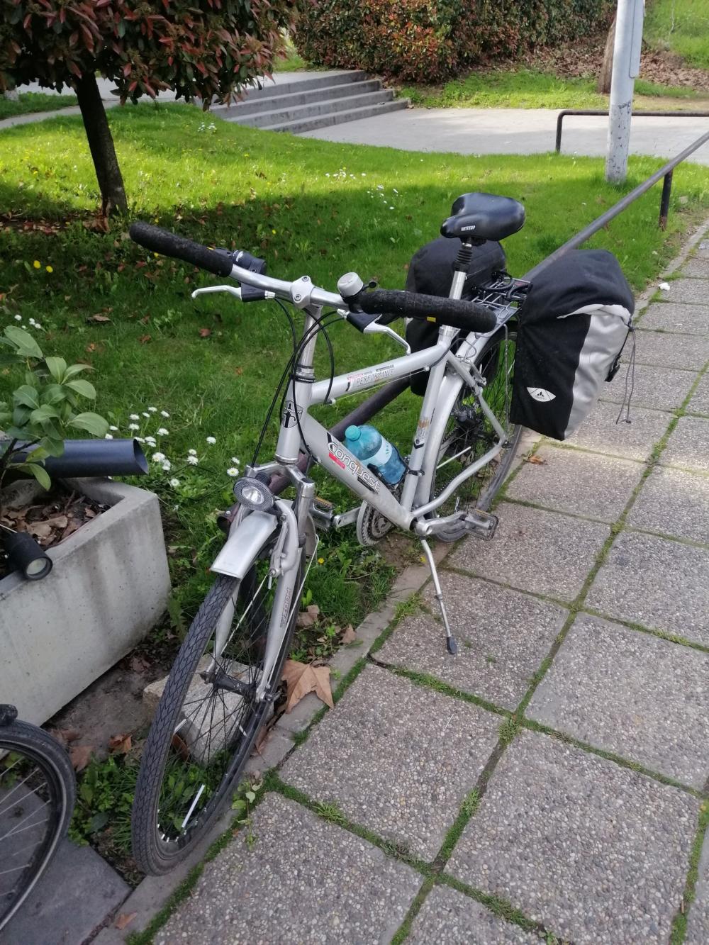 Touring bike