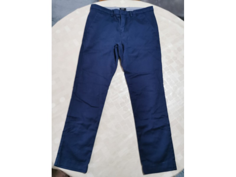 44. HUGO BOSS PAMUCNE TEGLJIVE PANTALONE vel 42