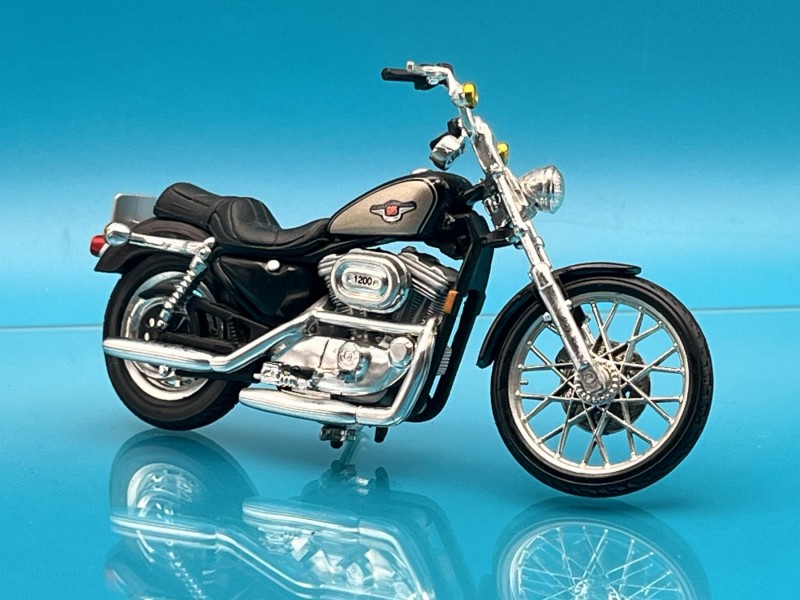 1:18 MAISTO Harley-Davidson [MX-67]