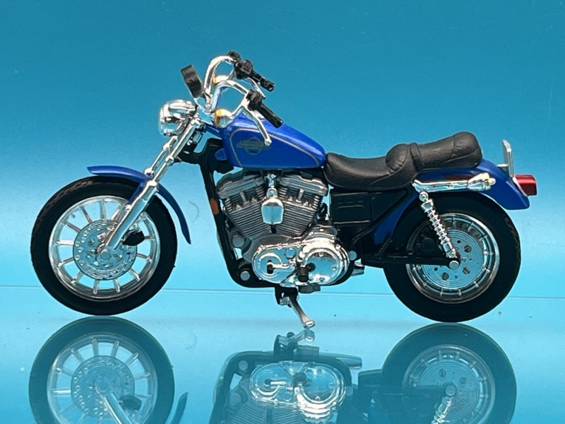 1:18 MAISTO Harley-Davidson [MX-52]