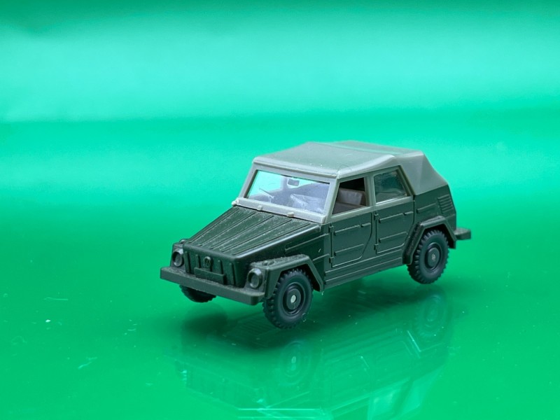1:87 ROCO Volkswagen VW 181 „Kübelwagen” džip [C-01]