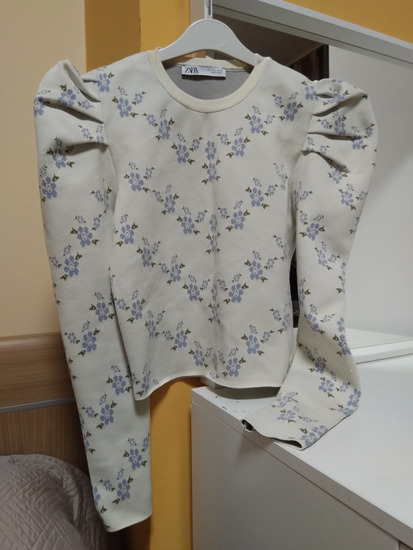 *ZARA* Bluza sa IZRAZENIM PUF RUKAVIMA XS-L