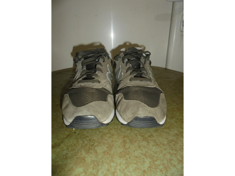 ORIGINAL PATIKE MARKE *NEW BALANCE*, VEL. 44,5-28,5cm.