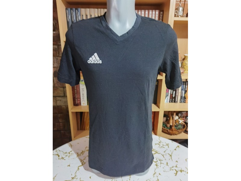 15. ADIDAS IZVANREDNA MAJICA vel XS,S
