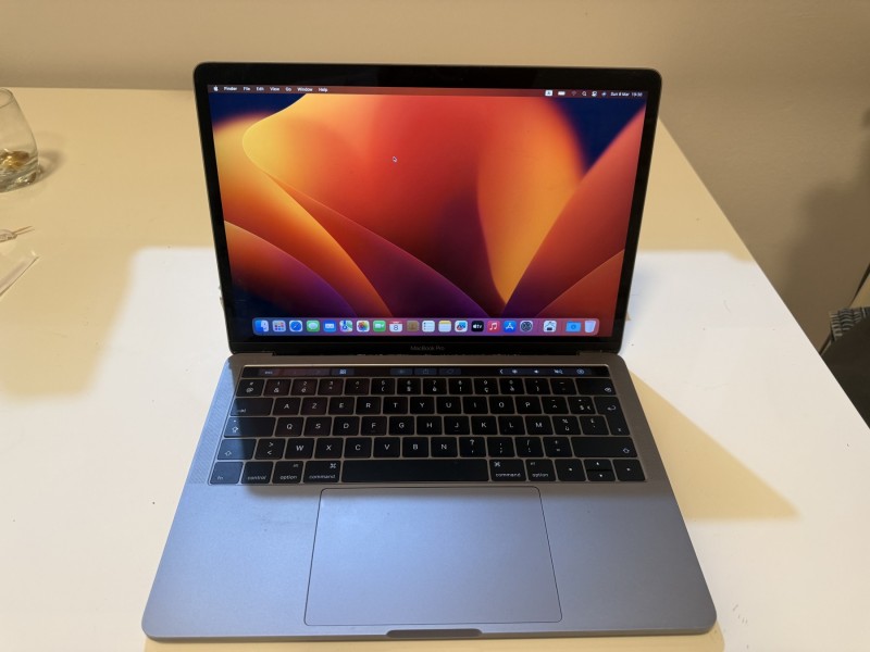 MacBook Pro 13” 2017 i5 8GB Retina