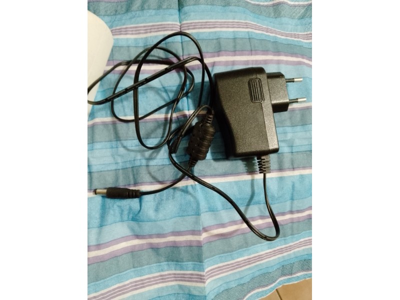 Adapter 12V 1A sa slike