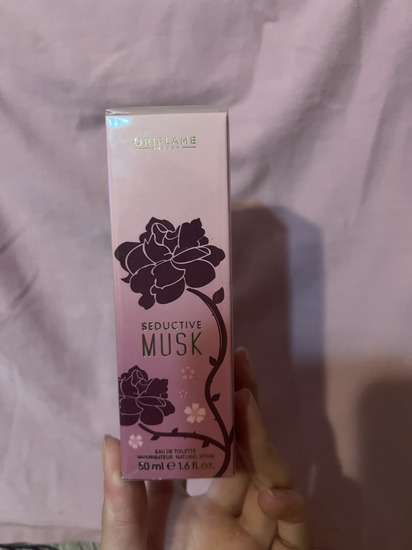 Avon i oriflame parfemi