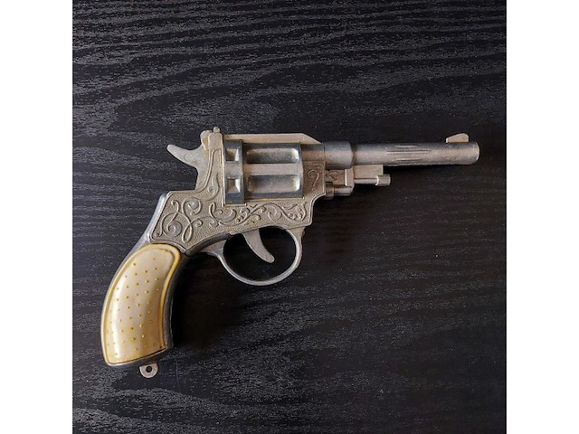 RETRO SSSR igracka revolver 70 tih god.kapislar