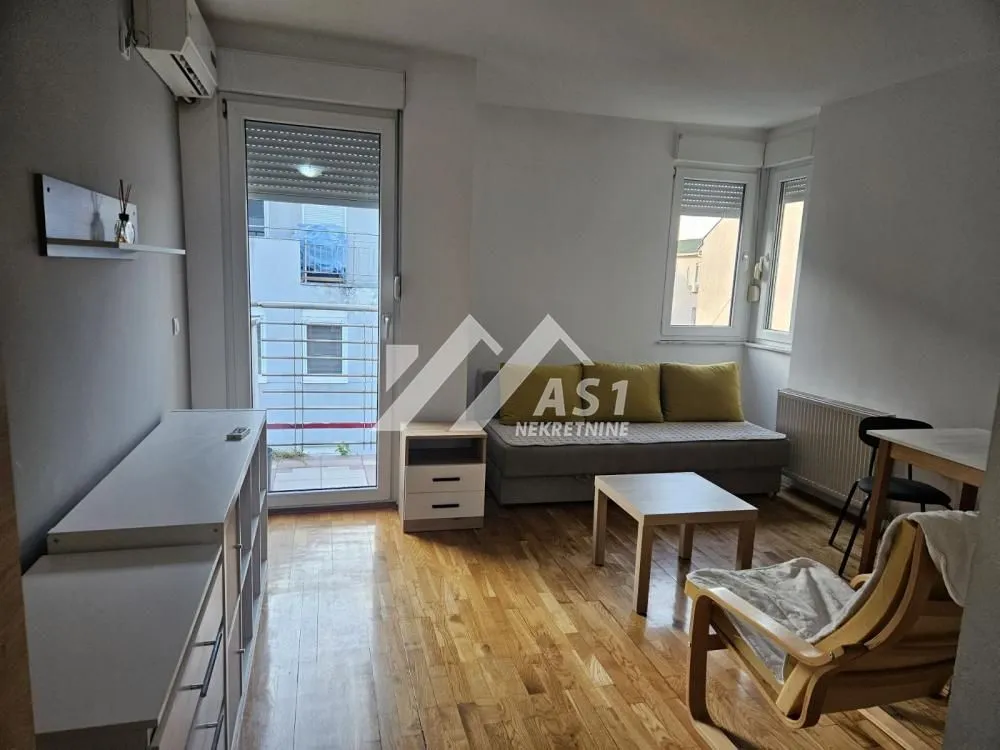 Izdavanje, stan, 28m², Centar, Novi Sad