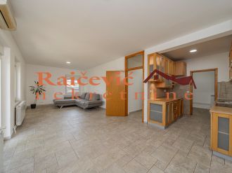 90m² 270.000€
Beograd, Zvezdara, Cvetkova pijaca, Zivka Davidovica