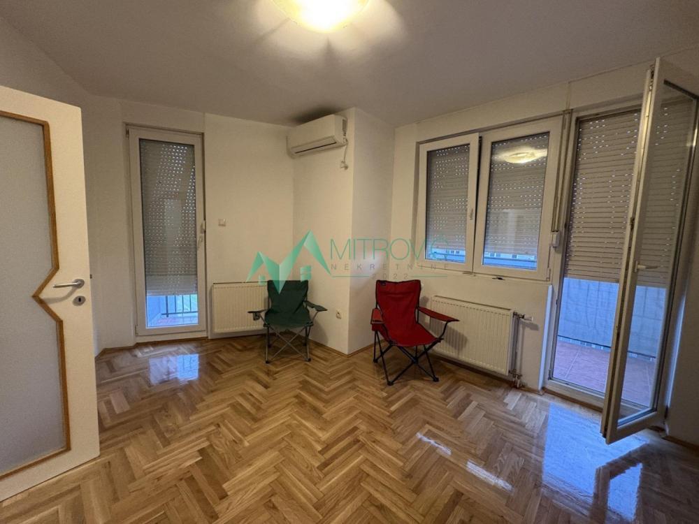 Trosoban stan za izdavanje, 64m2, 350€