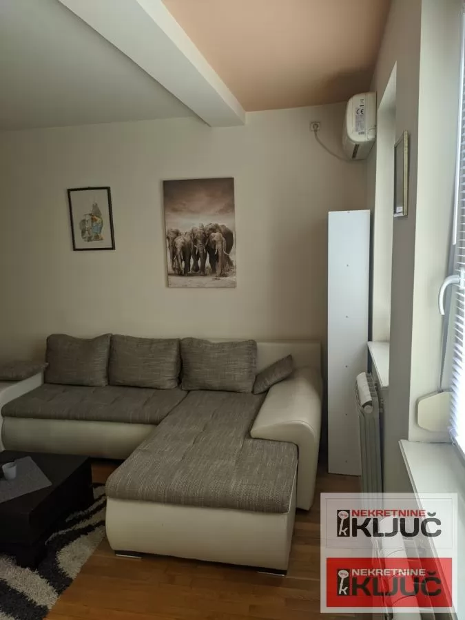 Dvosoban stan 47 m², Bulevar Oslobođenja, Novi Sad