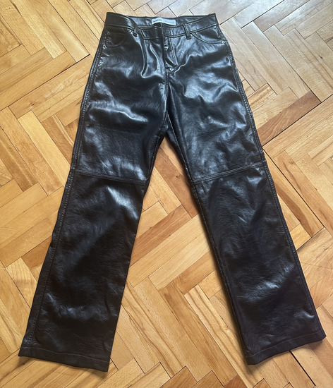 Kozne pantalone Bershka