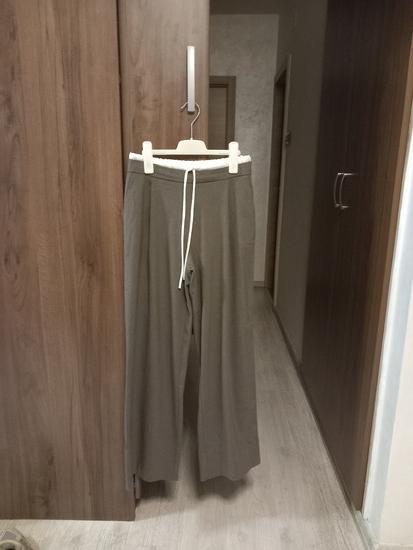 Zara pantalone br 34