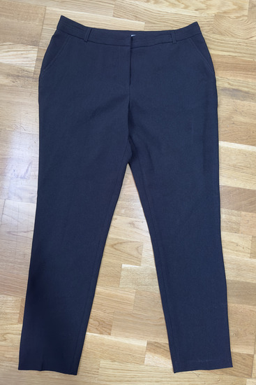 Cigaret pantalone dostupne XL i XXL isti model