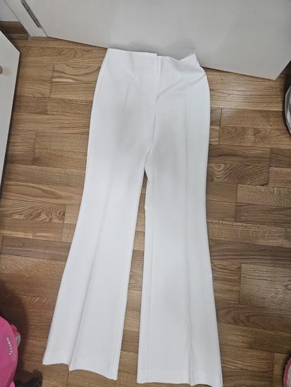 Zara pantalone sa etiketom XS