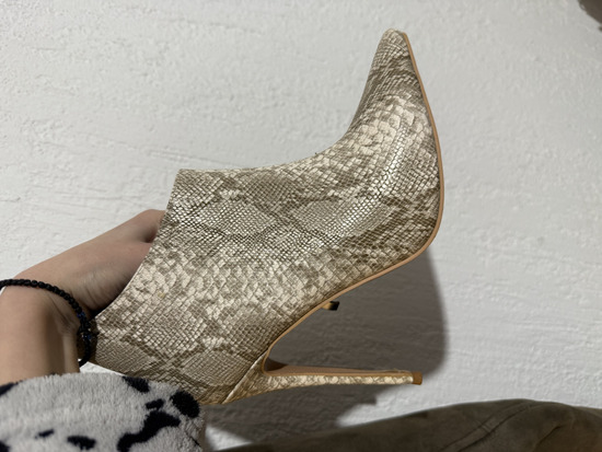 Nove stikle 2500
