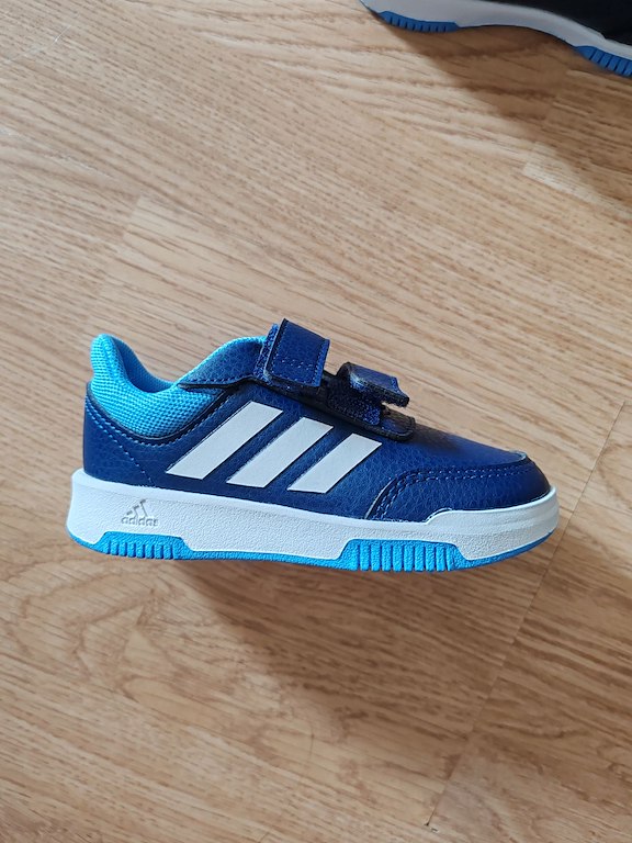 Nove Adidas Patike za decake