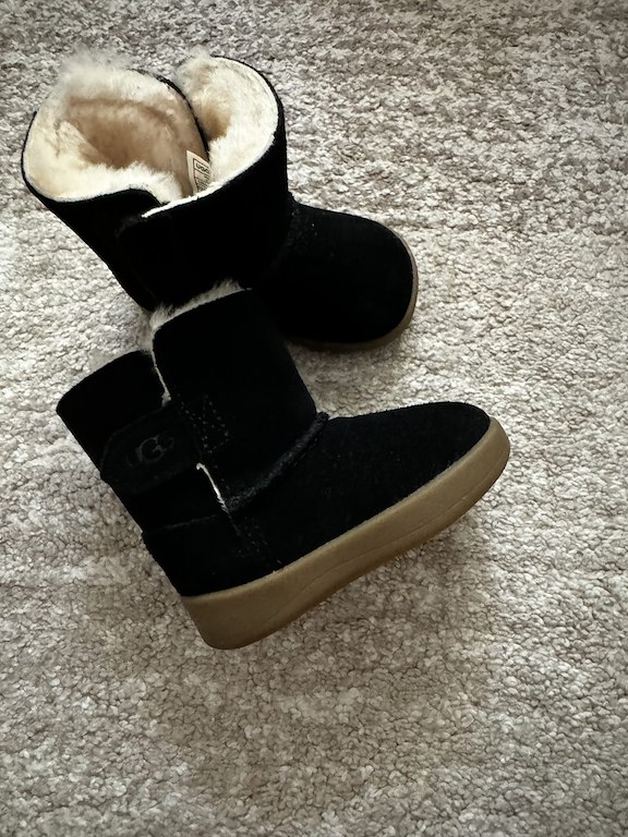 Ugg cizme za bebe