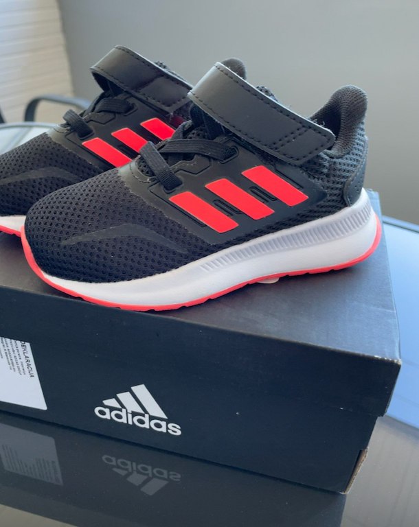 Nove Adidas patike broj 23 uži model