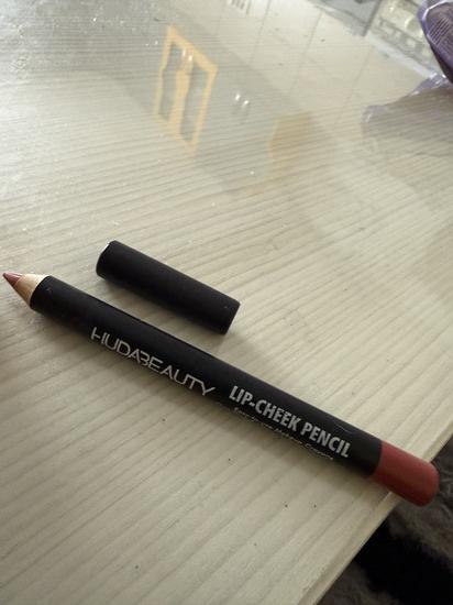 Huda beauty NOVA olovka - poklon uz kupovinu