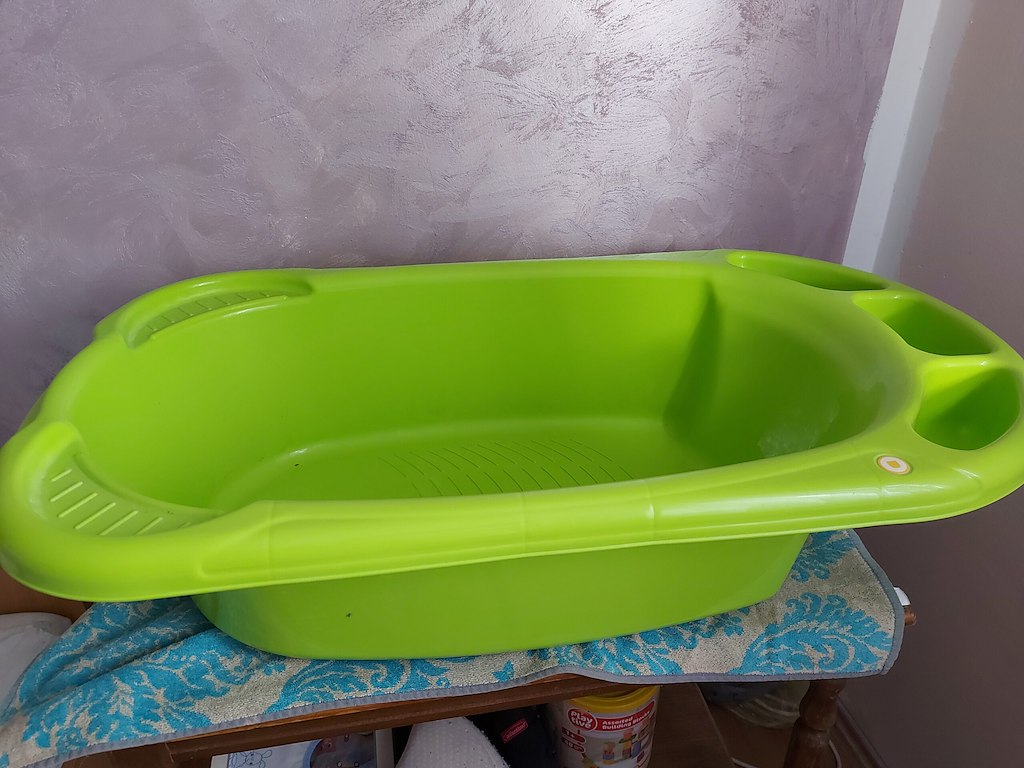 Zelena kadica za bebe
