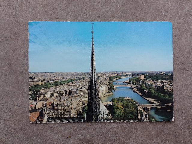 PARIS - La Seine vue des toits de Notre-Dame