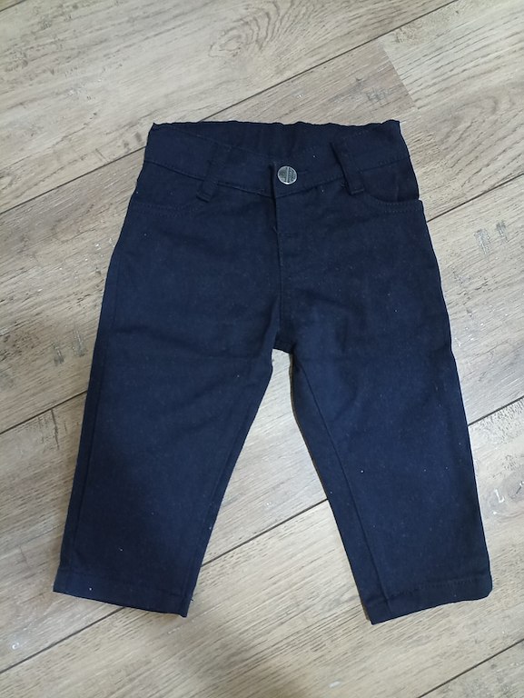 Nove bez etikete pantalone za dečaka veličina 1